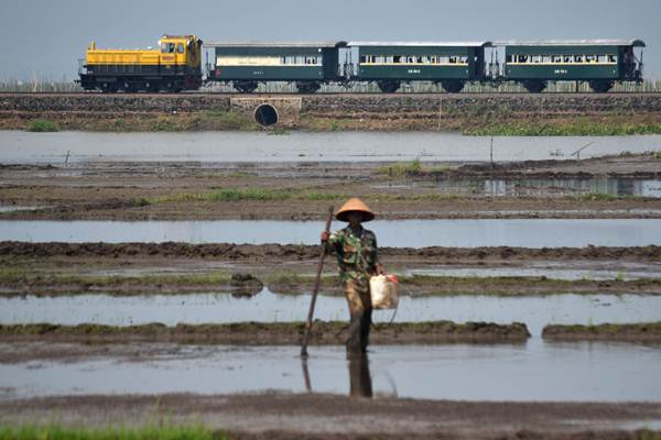 Berwisata dengan Naik Kereta Kuno Berwisata dengan Naik Kereta Kuno