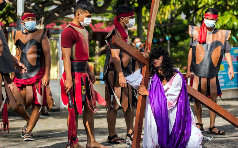 Gereja Santo Paulus di Pekanbaru Gelar Tradisi Tablo Jalan Salib