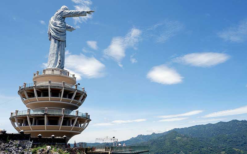Wisata Religi Patung Tuhan Yesus Memberkati di Sulsel Ramai Dikunjungi ...