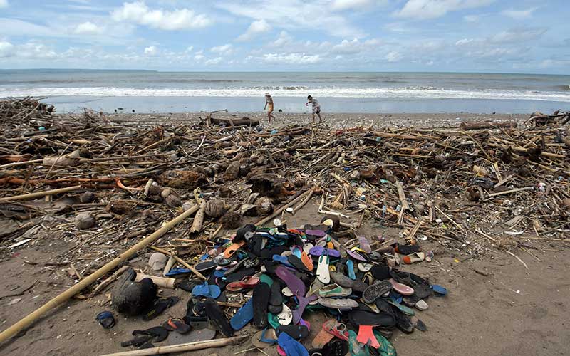 Sejumlah Pantai di Bali Mulai Dipenuhi Sampah