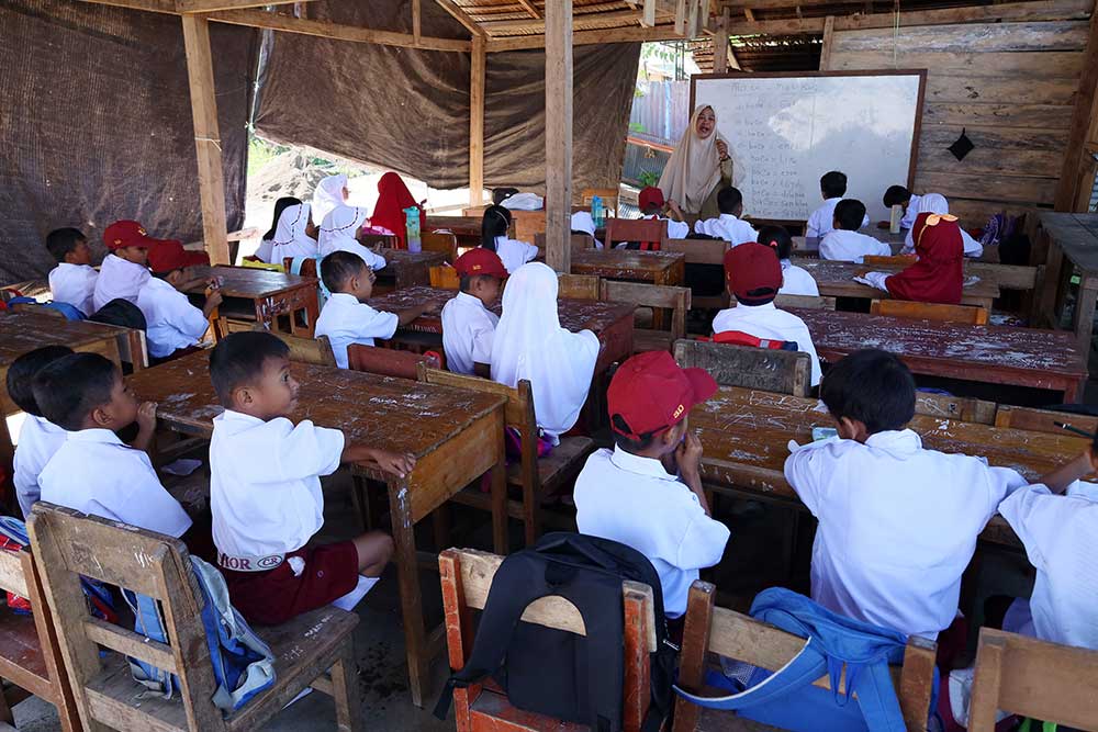 Siswa di Mamuju Terpaksa Belajar di Tenda Darurat Karena Gedung Sekolah Rusak Akibat Gempa Bumi
