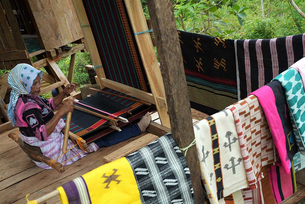 Ekspor Tenun Khas Masalili Telah Diekspor Hingga Inggris, India dan ...