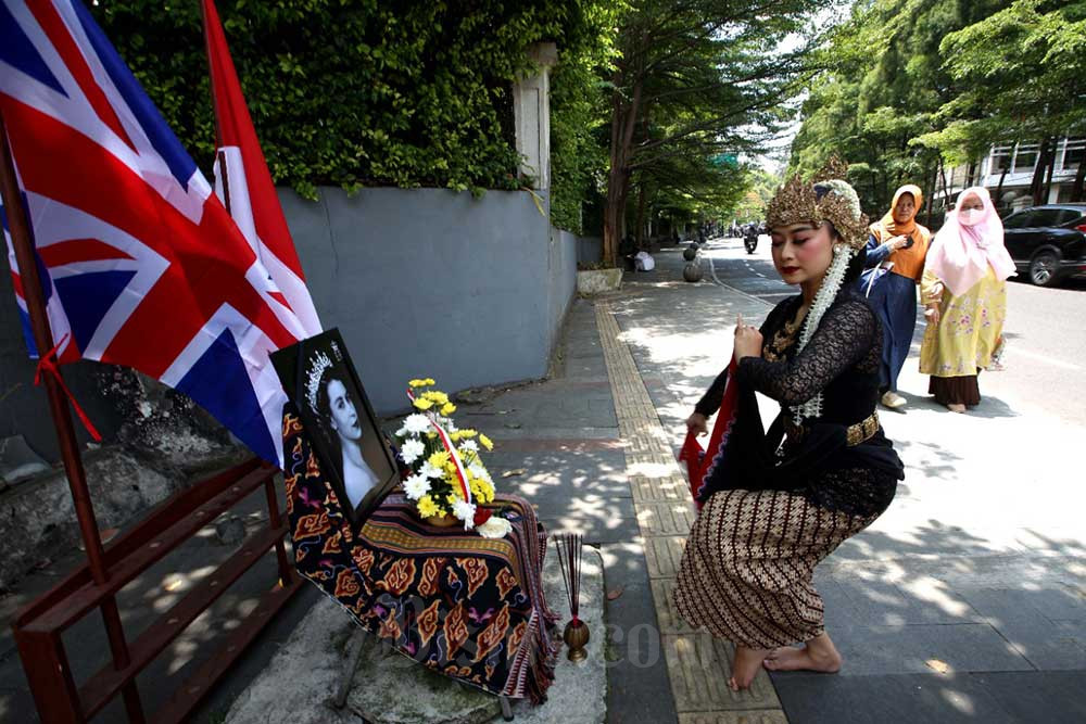 Seniman di Bandung Berikan Penghormatan Untuk Ratu Elizabeth II