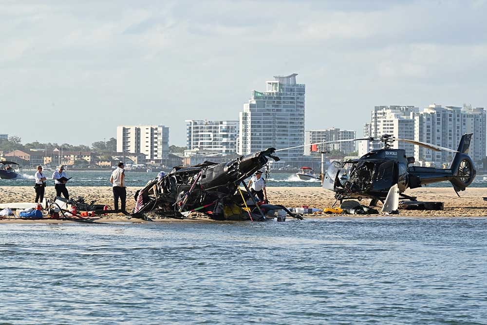 Dua Helikopter Australia Tabrakan di Udara, Empat Orang Tewas Dua Helikopter Australia Tabrakan di Udara, Empat Orang Tewas