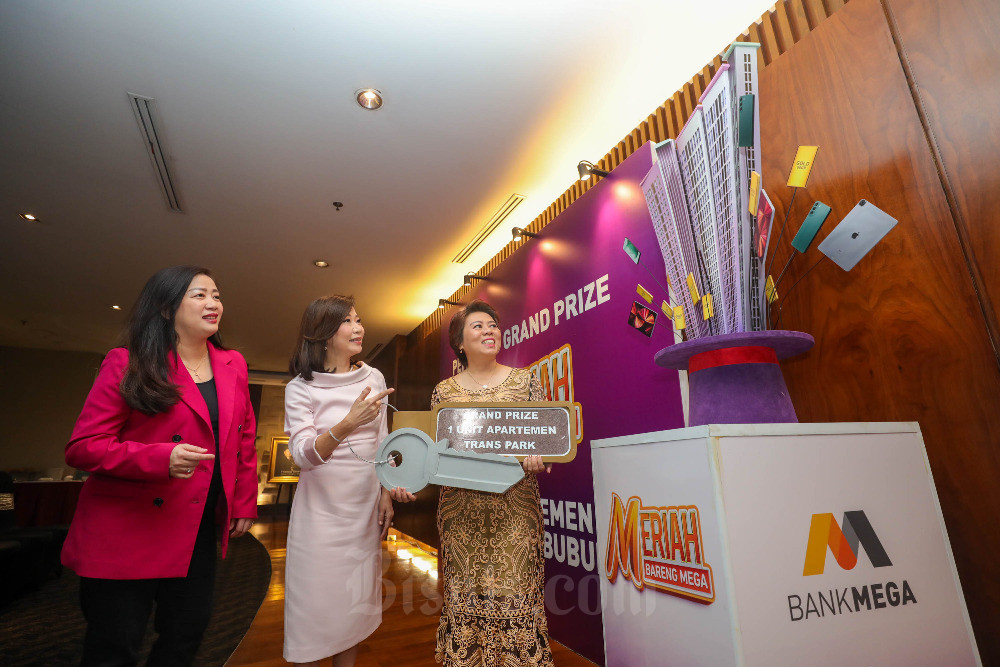 Penyerahan Grand Prize Meriah Bareng Mega Berupa Satu Unit Apartemen