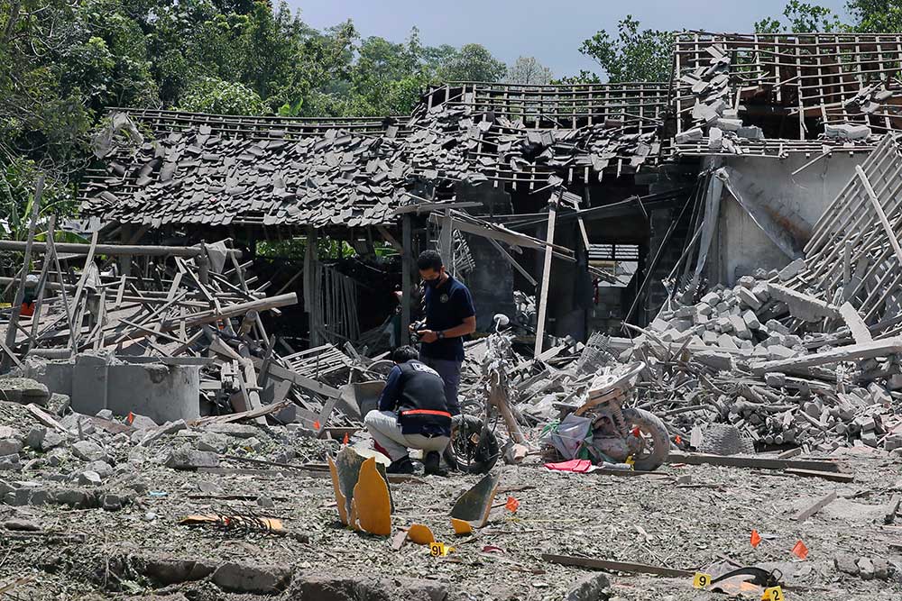 Tim Labfor Polda Jatim Selidiki Ledakan di Blitar Jawa Timur