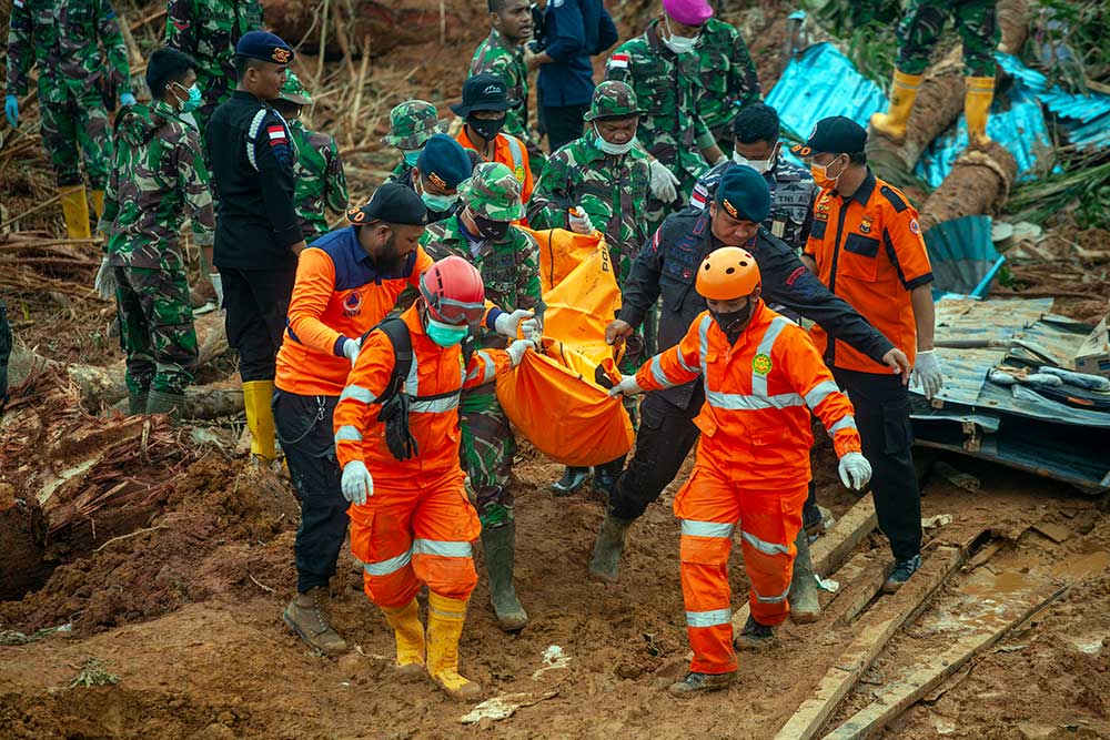 Tim SAR Gabung Masih Mencari Korban Tanah Longsor di Natuna