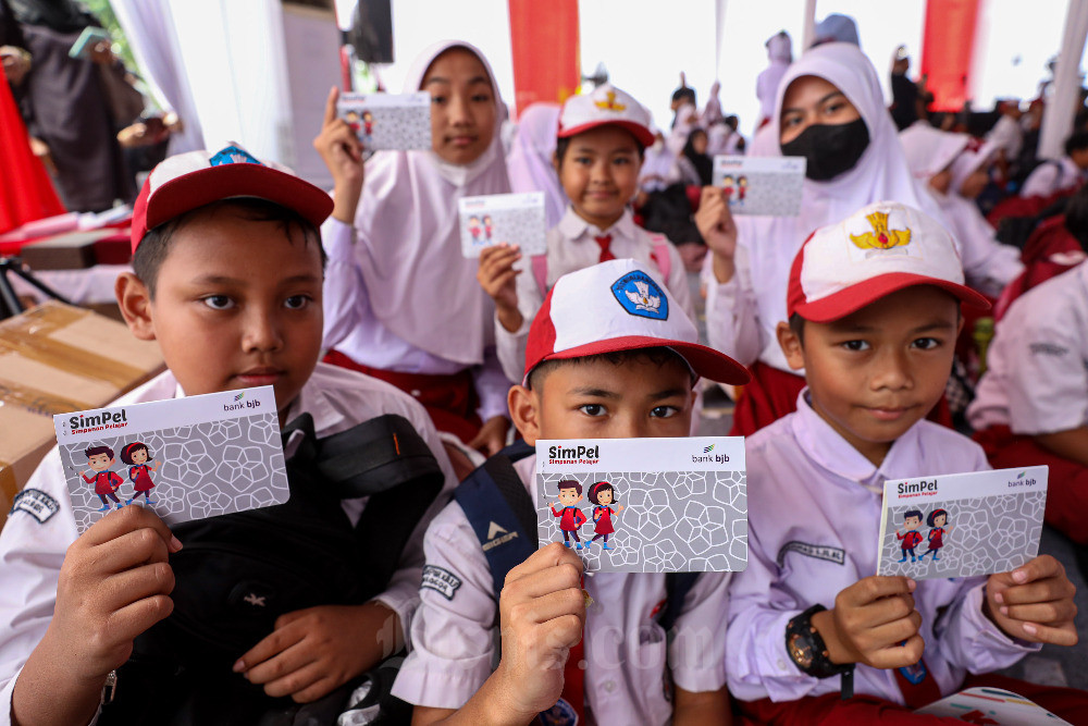 OJK Gelar Edukasi Keuangan Bagi Pelajar Bertema Ayo Menabung OJK Gelar Edukasi Keuangan Bagi Pelajar Bertema Ayo Menabung