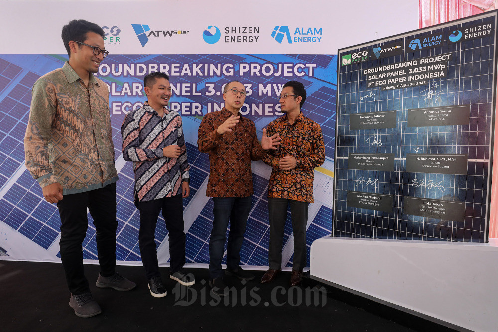 Pemasangan Panel Surya Berkapasitas 2.500 kVa di Atap Pabrik PT Eco Paper Indonesia