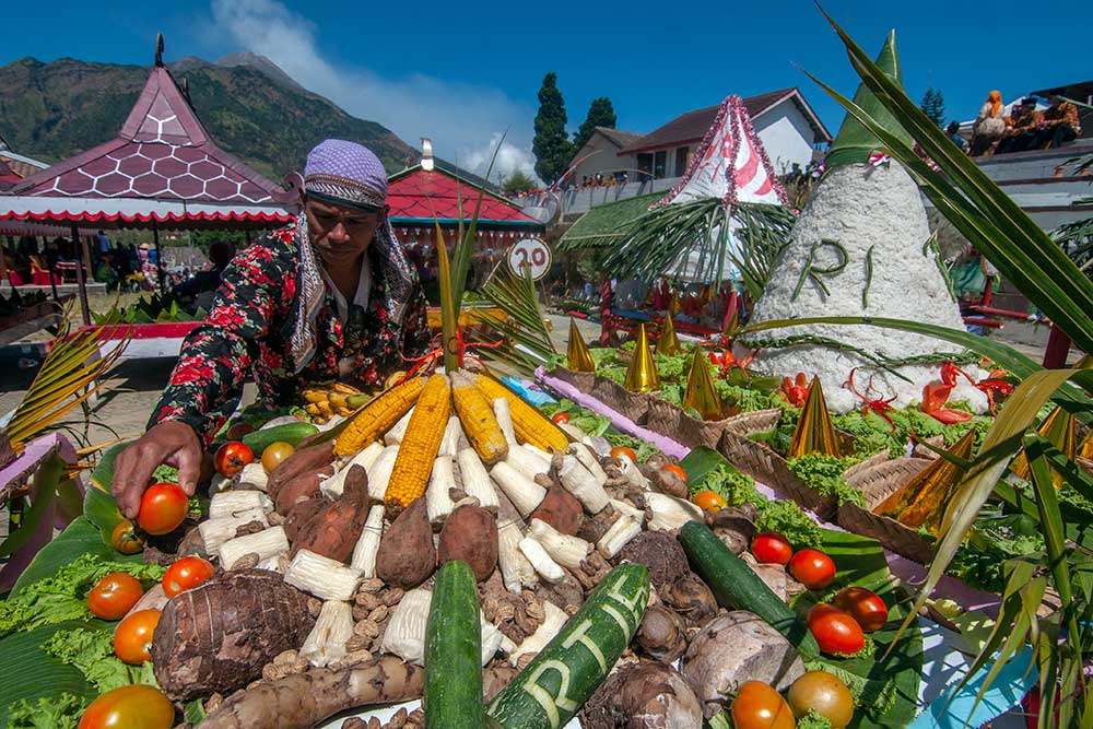Kirab 1.000 Tumpeng Masyarakat Desa Selo di Lereng Gunung Merbabu