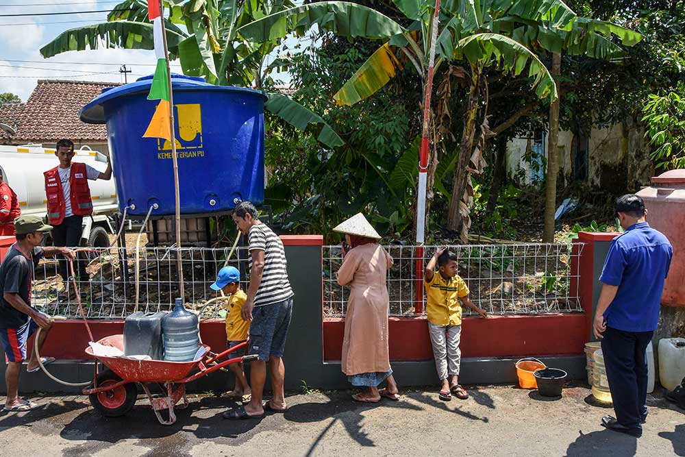 Penyaluran Air Bersih Bagi Warga Yang Terdampak Kekeringan Di Ciamis