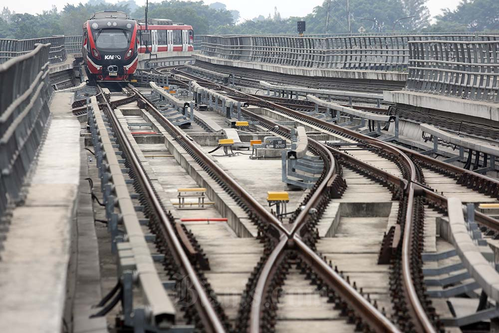 LRT Jabodebek Mulai Resmi Beroperasi - Bisnis.com