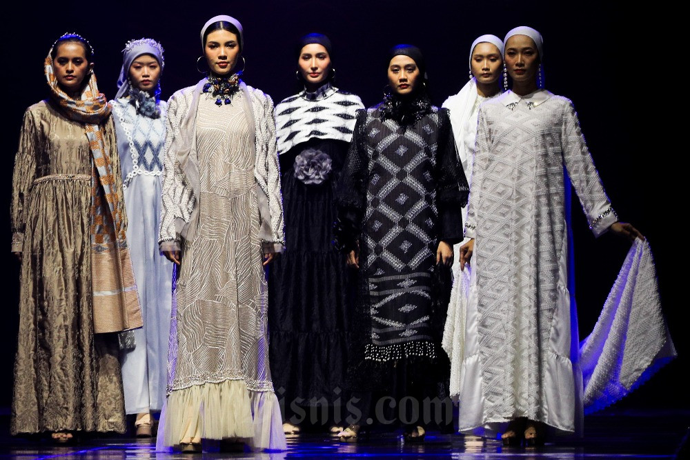 Peragaan Busana Jakarta Muslim Fashion Week 2024