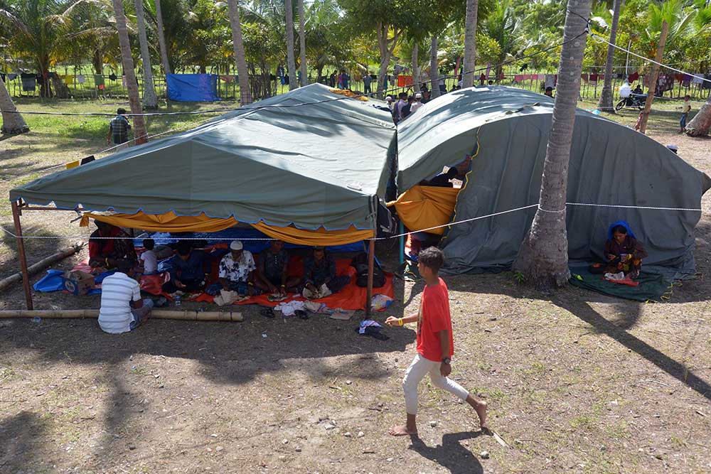 Ratusan Imigran Rohingya Yang Terdampar di Aceh Mulai Dipindahkan ke Kamp Pengungsian