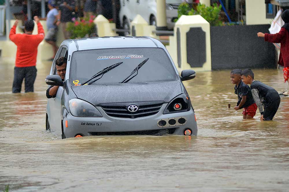 Banjir Luapan Sungai Batang Sinamar di Sumbar Rendam Ratusan Rumah Warga