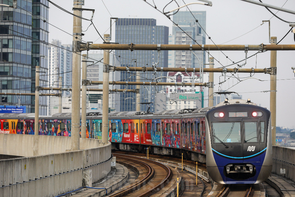 Jumlah Penumpang MRT Jakarta Pada Juli 2024 Mencapai 124.657 Orang Per Hari