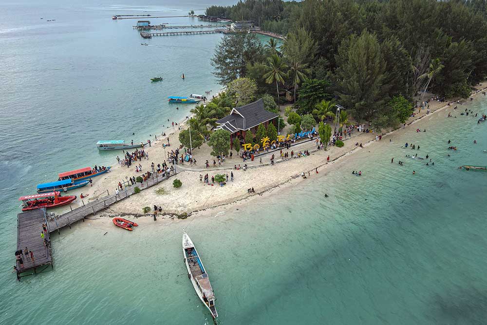 Wisata Alam di Pulau Bokori di Kabupaten Konawe Ramai Dikunjungi ...