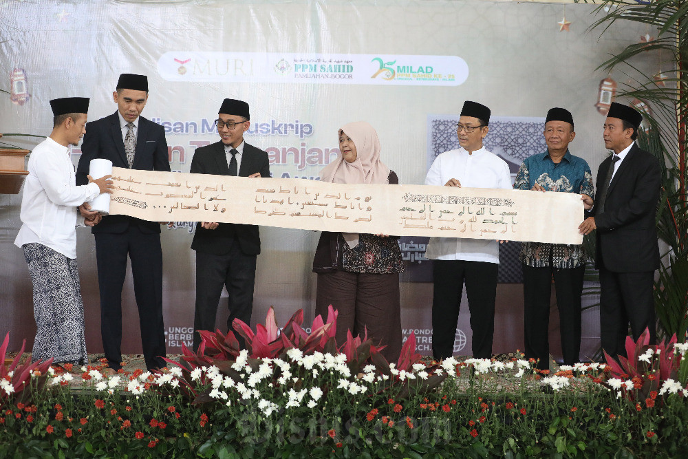 Pondok Pesantren Modern Sahid Pecahkan Rekor MURI Penulisan Al-Qur'an ...