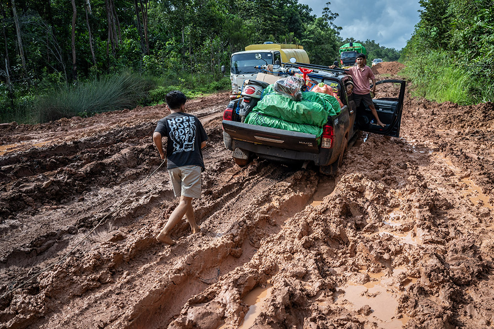 Jalan Trans Papua Rusak di Merauke