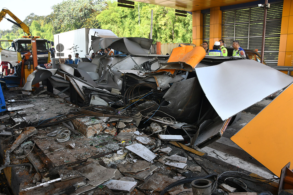Kecelakaan di Gerbang Tol Ciawi 2 Bogor