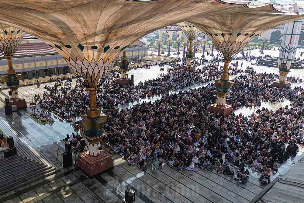 Doa Bersama dan Kirab Peringatan Maulid Nabi di Tanah Air