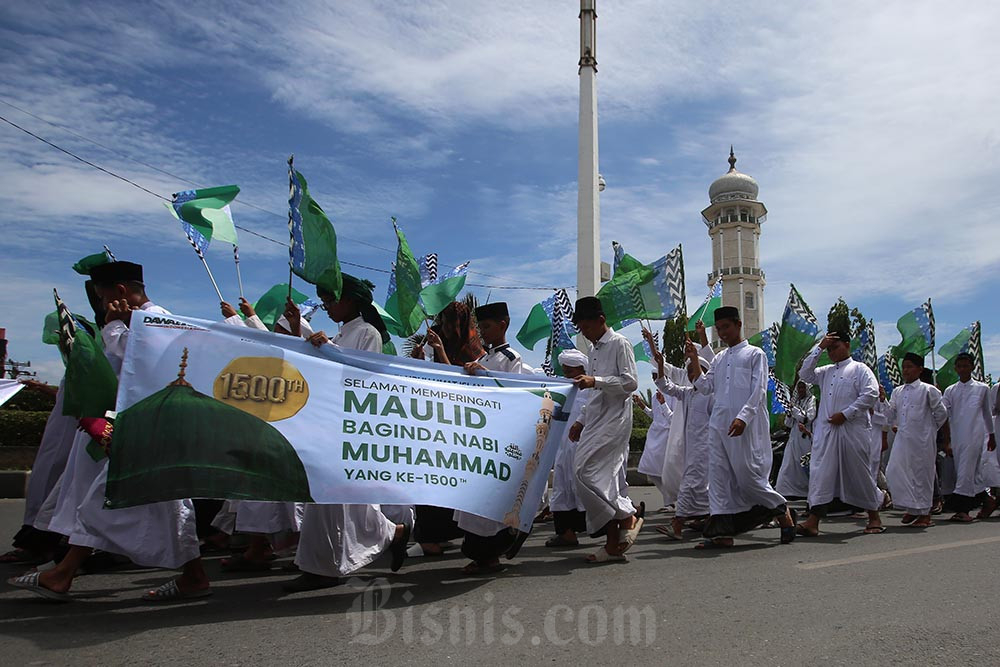 Doa Bersama dan Kirab Peringatan Maulid Nabi di Tanah Air