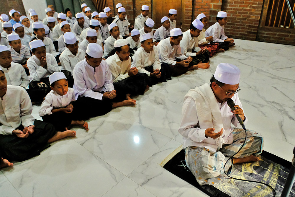 Ratusan Santri di Temanggung Gelar Shalat Ghaib dan Doa Bersama Atas ...