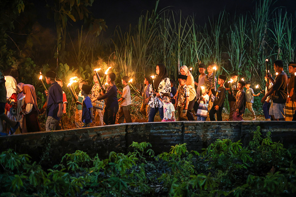 Gema Takbir dan Pawai Obor Semarakkan Malam Iduladha di Berbagai Daerah