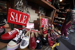 SHOE DISTRICT: Jual 15.000 Pasang Sepatu, Toko Terbesar di Dunia