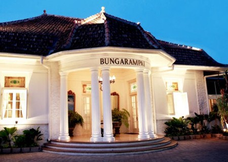 CITY GUIDE: Makanan Tradisional Bergaya Kolonial