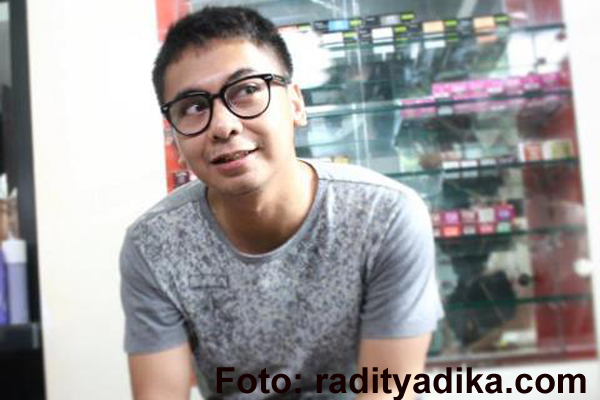 Raditya Dika Dikaruniai Anak Pertama di Awal Ramadan