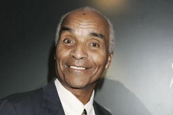 Penyanyi Era 60-a Kenny Lynch Tutup Usia di Usia 81 Tahun