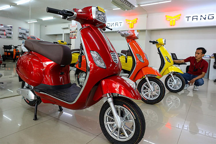 Sepeda Motor Listrik: Pasok Besar Serapan Kurang