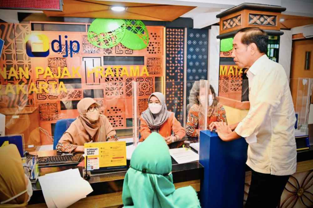 Momen Jokowi Kaget saat Kunjungi Kantor Pajak Solo, Ada Apa? Momen Jokowi Kaget saat Kunjungi Kantor Pajak Solo, Ada Apa?
