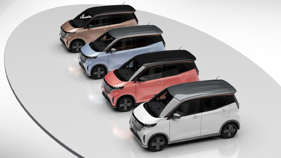 Manuver Gesit Mobil Mungil di Pasar Kendaraan Listrik