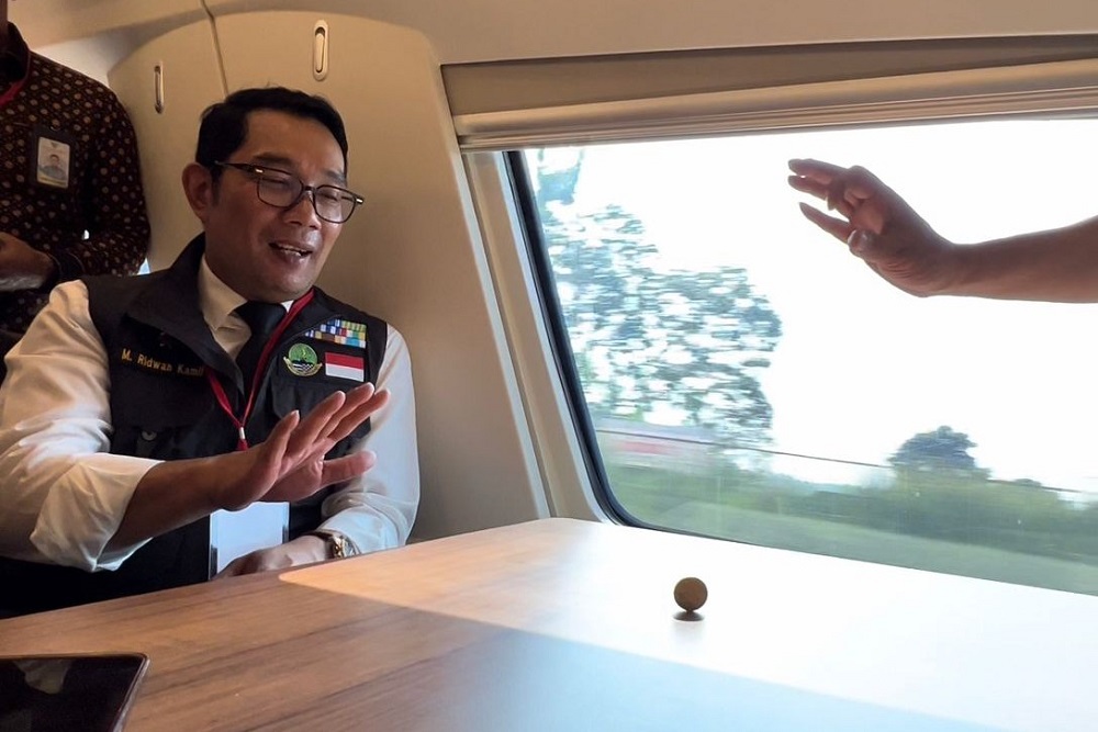 Ridwan Kamil Jajal Kereta Cepat Jakarta-Bandung Full Speed: Tak Ada Getaran