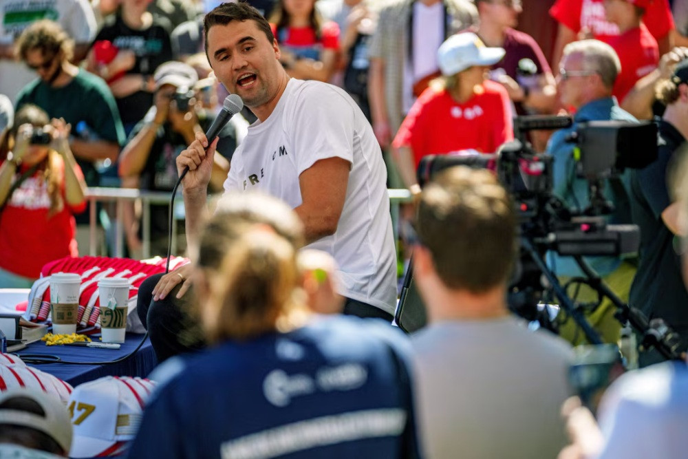 Profil Charlie Kirk, Pendukung Donald Trump yang Tewas Ditembak di ...