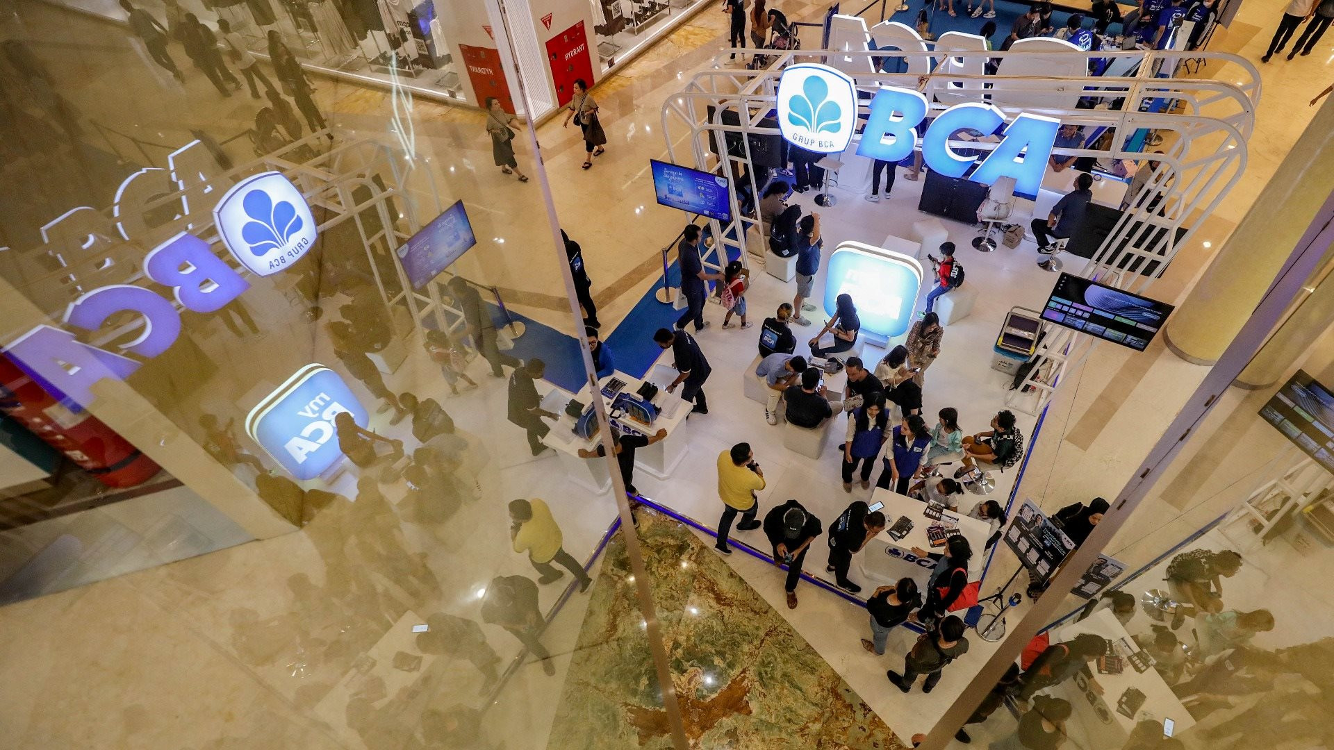 Big Investors Accumulate BBCA Shares Amid Price Dip