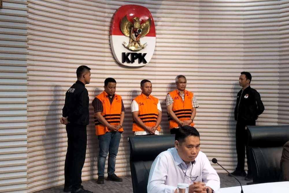 Parah, Gubernur Riau Korupsi Demi Liburan ke Inggris-Brasil