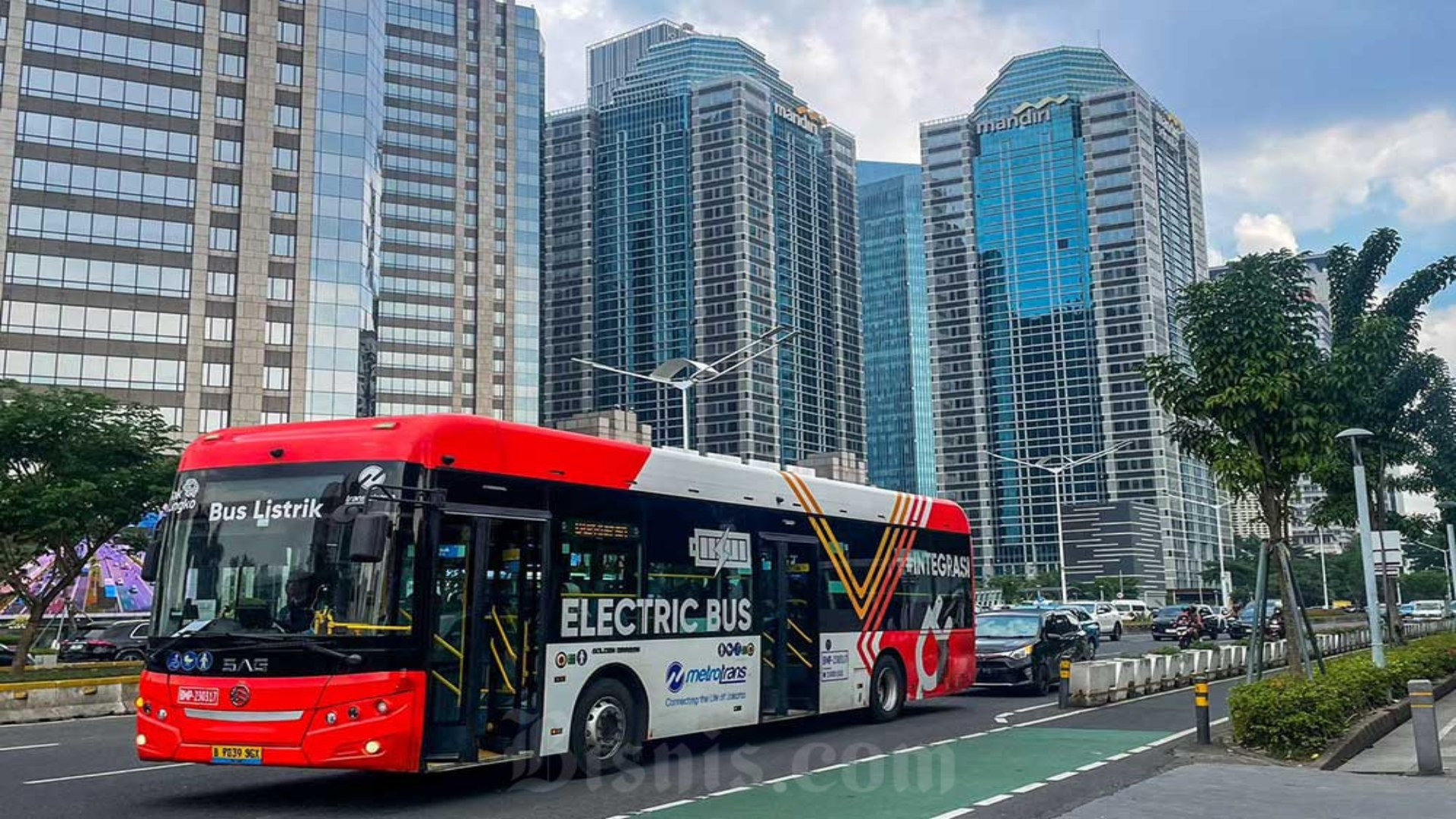 Grup Bakrie (VKTR) dan Indika (INDY) Berebut Pasar Bus Listrik