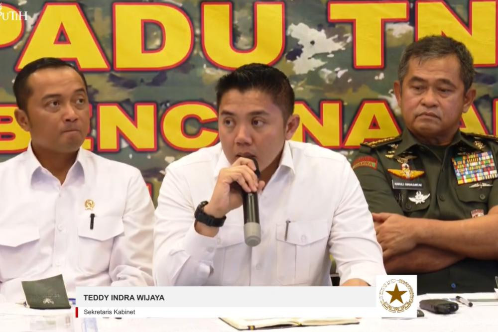Seskab Teddy Jawab soal Tudingan Pemerintah Lambat Tangani Bencana Sumatra