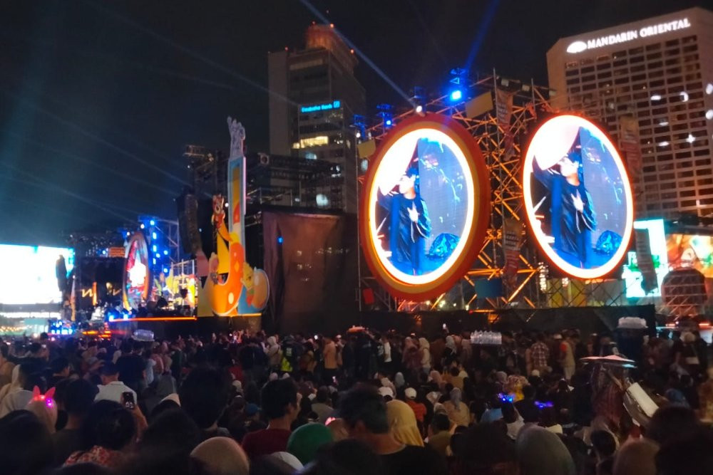 DLH Angkut 91,41 Ton Sampah Usai Perayaan Tahun Baru di Sudirman-Monas