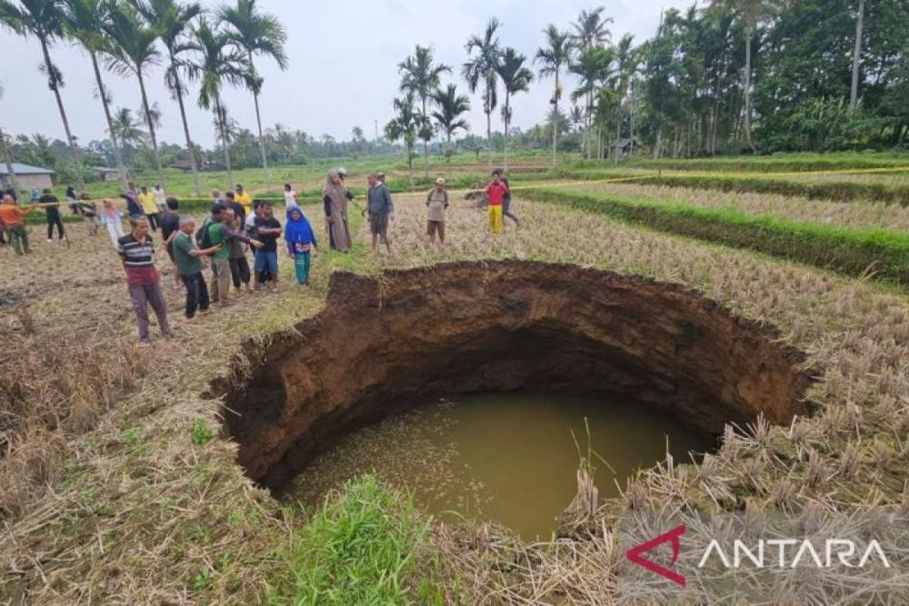 Ini Penjelasan Geologi Penyebab Sinkhole di Sumbar