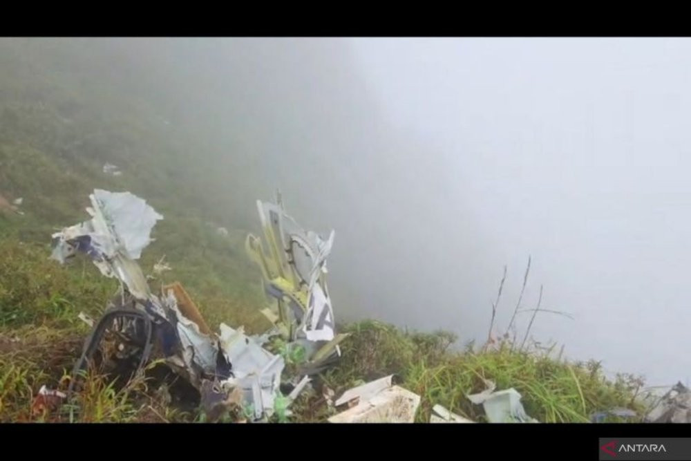 Detik-Detik Serpihan Pesawat ATR Indonesia Air Ditemukan di Gunung ...