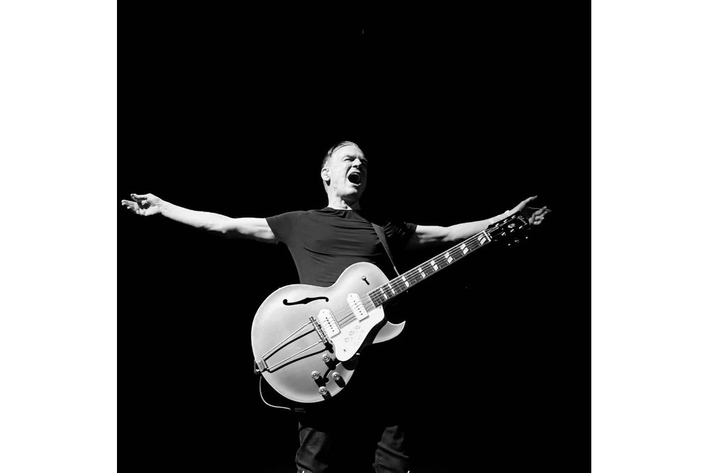 Rony Parulian dan Ari Lasso Jadi Tamu Spesial Konser Bryan Adams