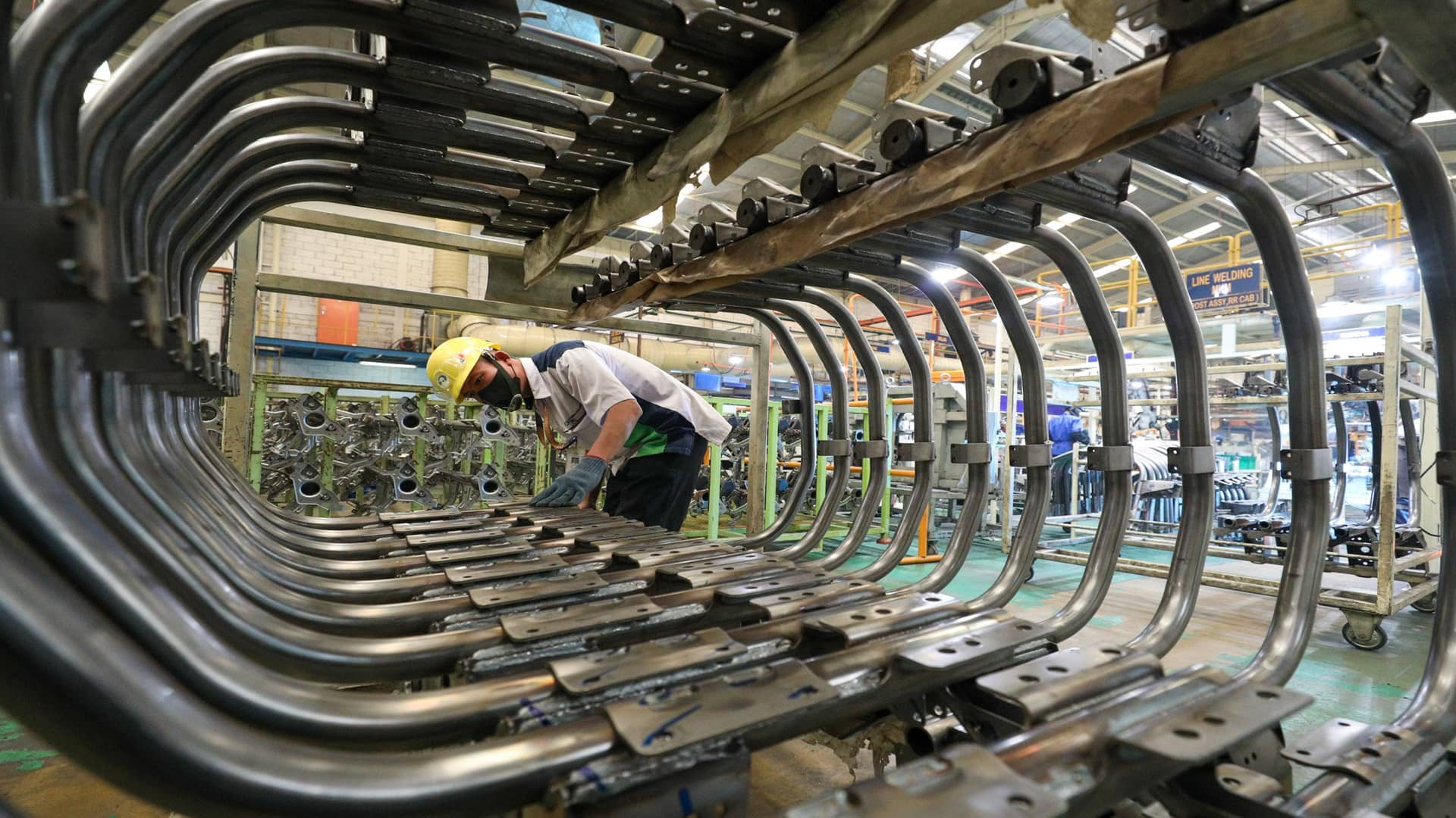 Electric Vehicle Factory Ambitions Offer Little for Component Makers
