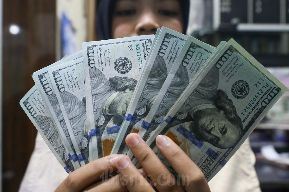 Kurs Dolar AS BCA, BRI, Mandiri, dan BNI Hari Ini (24/6) saat Rupiah Loyo