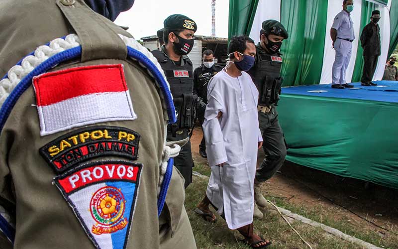 Hukuman Cambuk di Aceh Tetap Digelar Meski Pandemi Covid-19 - Bisnis.com