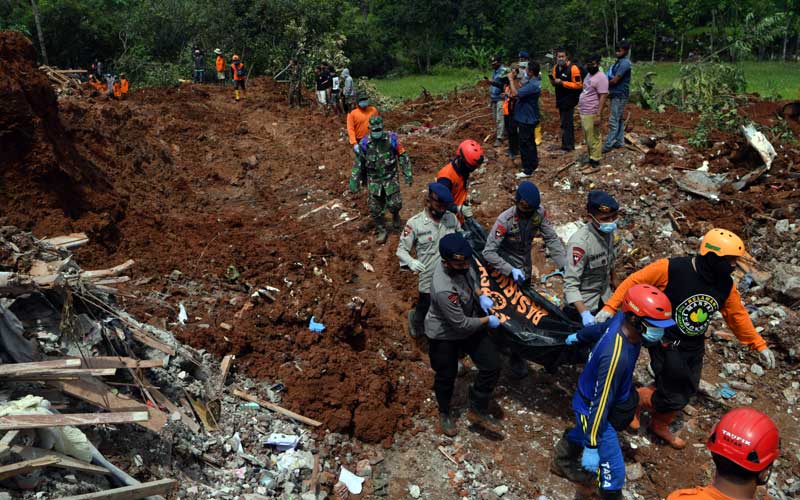 Tujuh Korban Tanah Longsor Di Nganjuk Jawa Timur Berhasil Dievakuasi