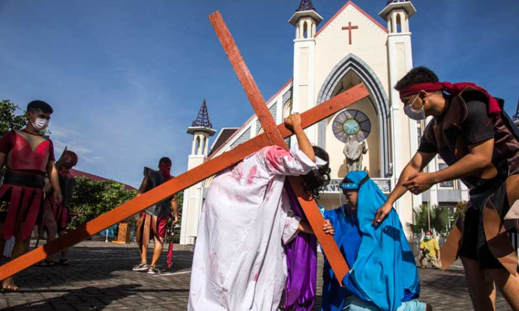 Gereja Santo Paulus di Pekanbaru Gelar Tradisi Tablo Jalan Salib
